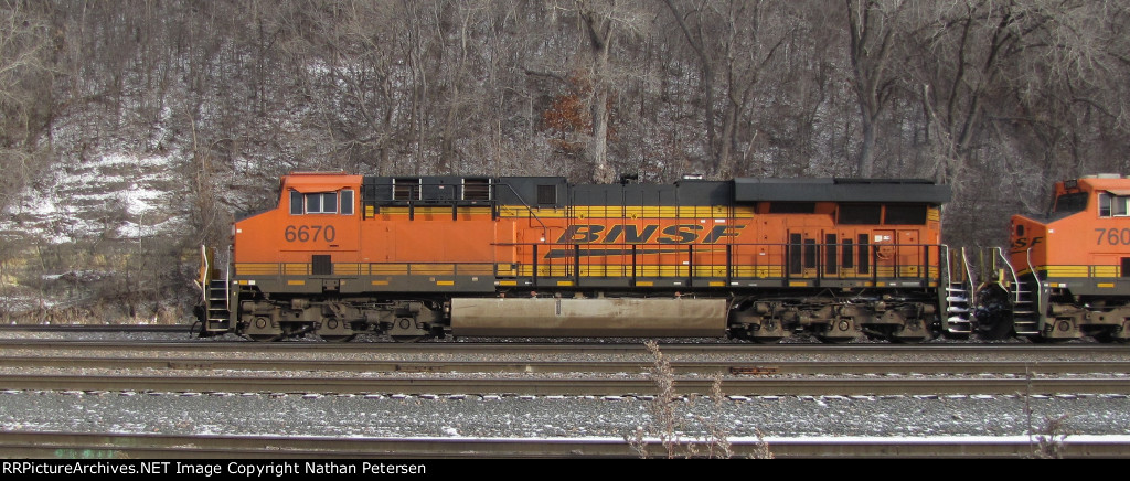 BNSF 6670